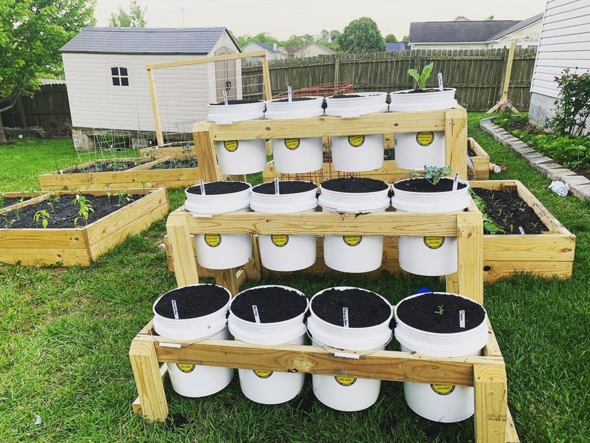 12 trucos creativos de jardinería con cubos para oasis urbanos - Nidmur